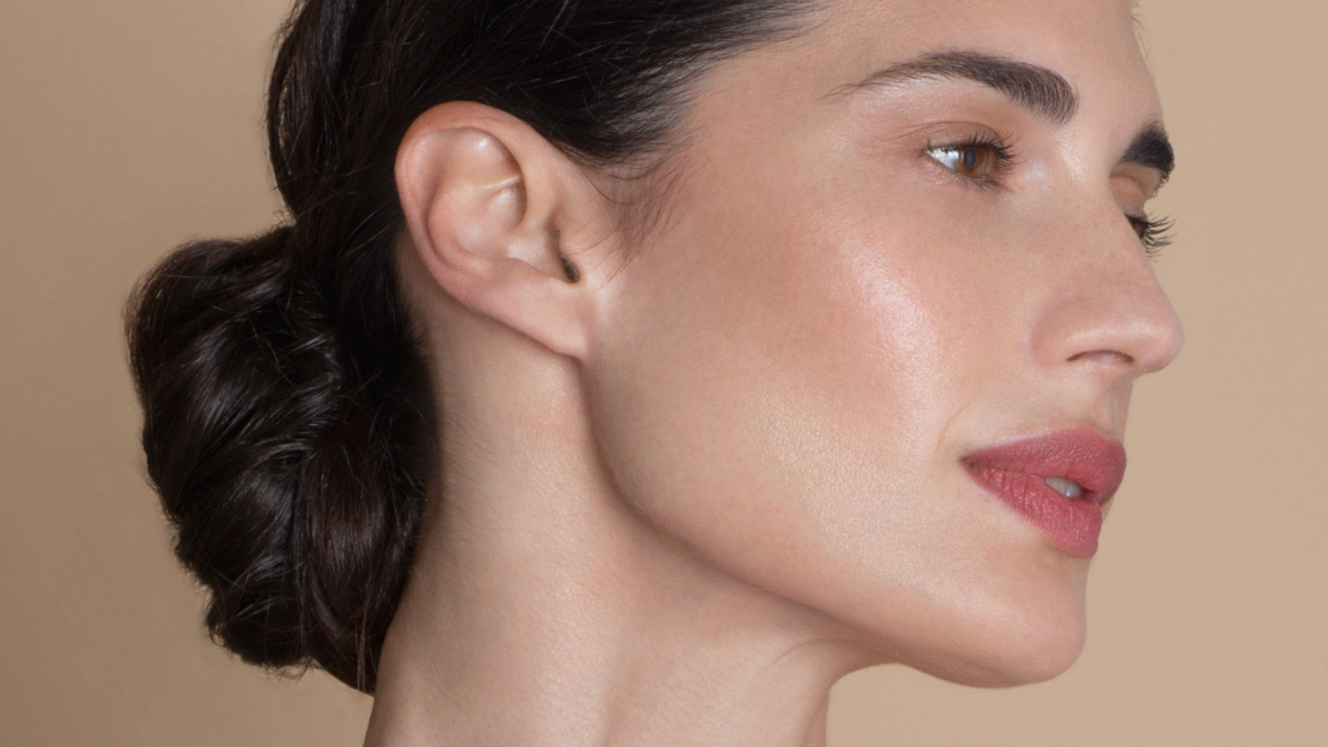 Rejuvenate the neck and décolleté skin | IBSA Derma